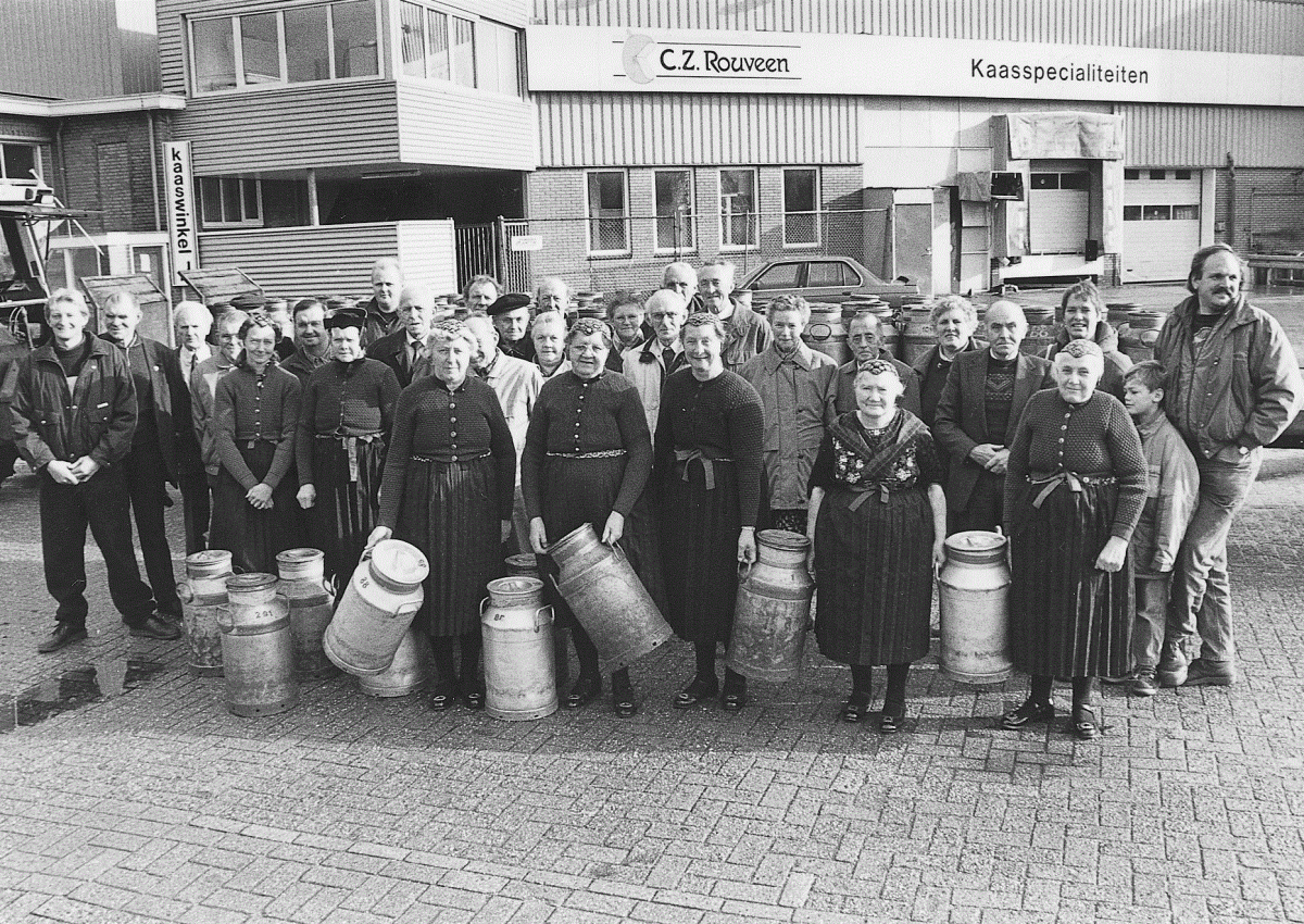 Na 25 jaar weer melkbussen aan de weg - Ontdek Staphorst